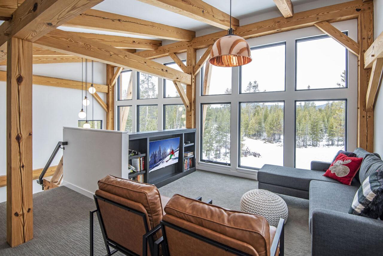 Luxurious and Modern Timber Frame Cabin Design